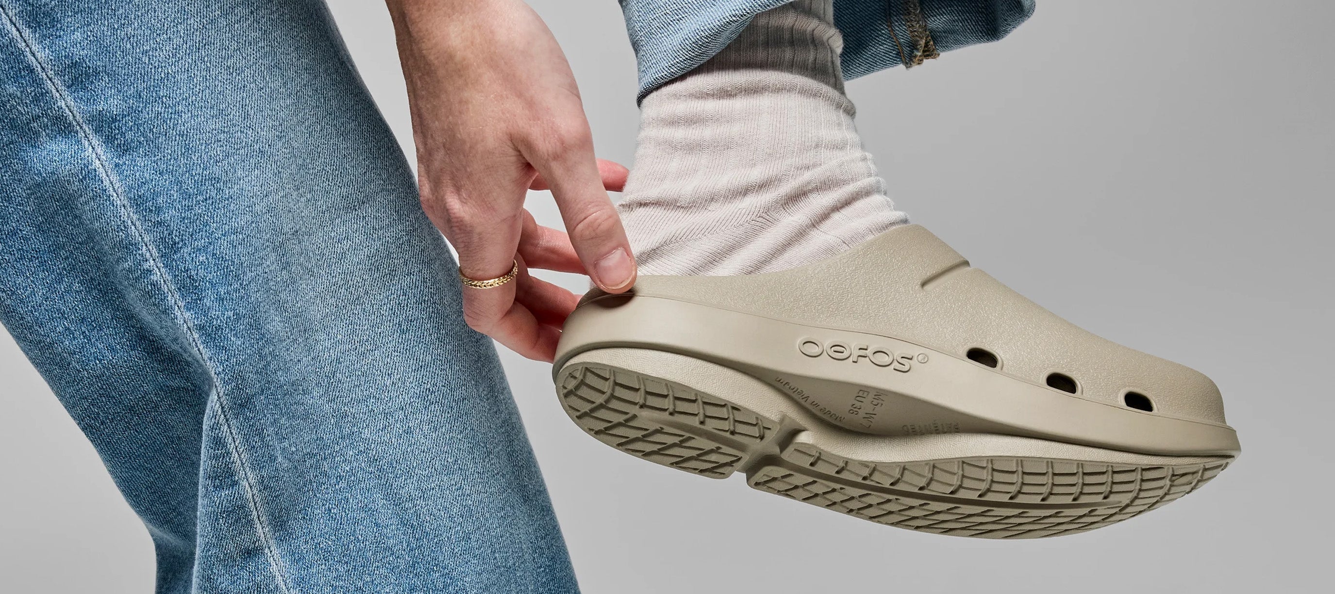 Neutrals Collection – OOFOS