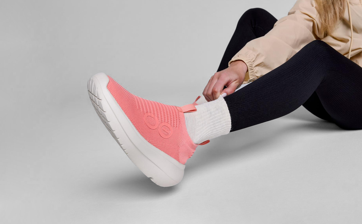 Women's OOmy Zen - Coral (SALE) – OOFOS